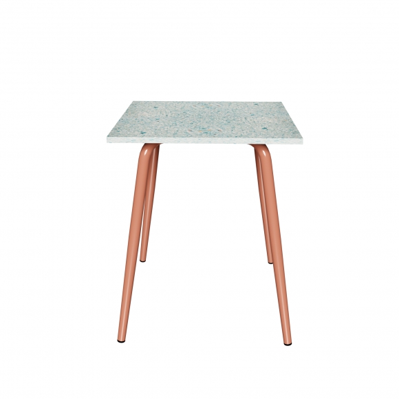 Mobilier en plastique recyclé - tables